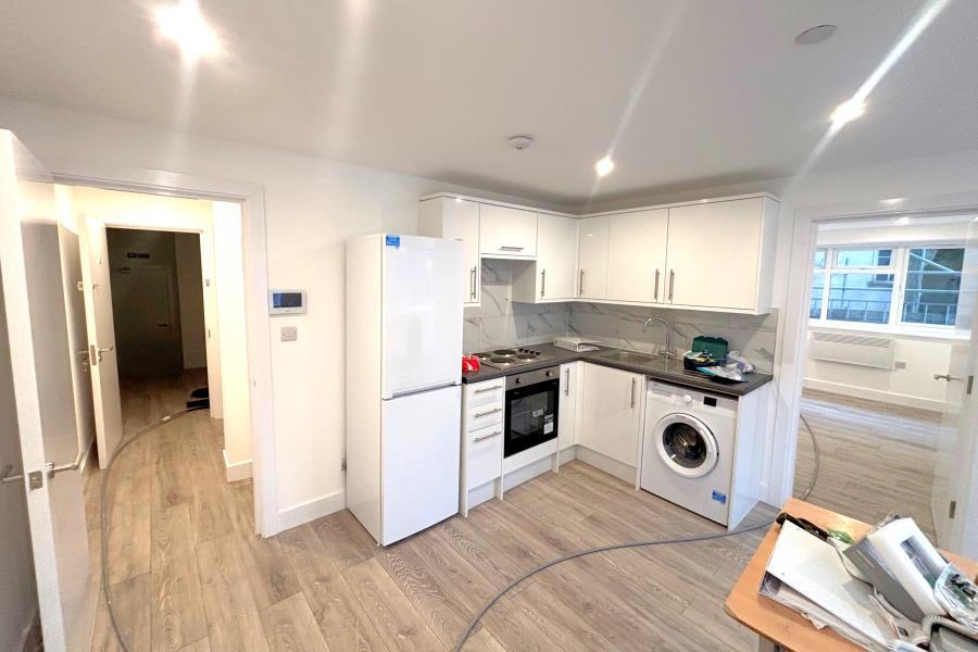 22 Commercial Way, Woking GU21 1 bed flat to rent - £1,250 pcm (£288 pw)