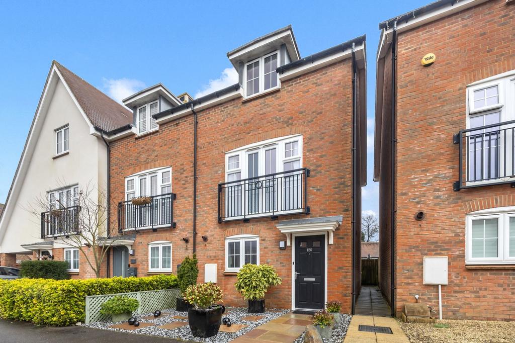 Beeches Way, Faygate, RH12 3 bed terraced house - £485,000