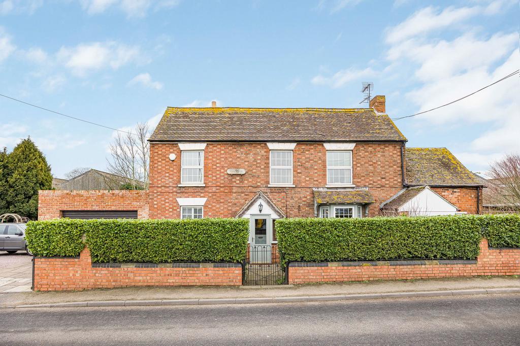 Hillview, Aston Cross, Tewkesbury, GL20 4 bed detached house - £500,000