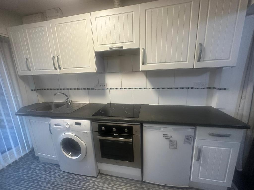 Bourj Tower, London Road, Leicester LE2 Studio - £800 pcm (£185 pw)