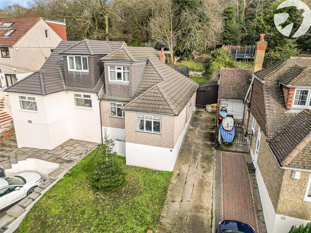 Coombfield Drive, Darenth, Kent, DA2 3 bed bungalow - £375,000