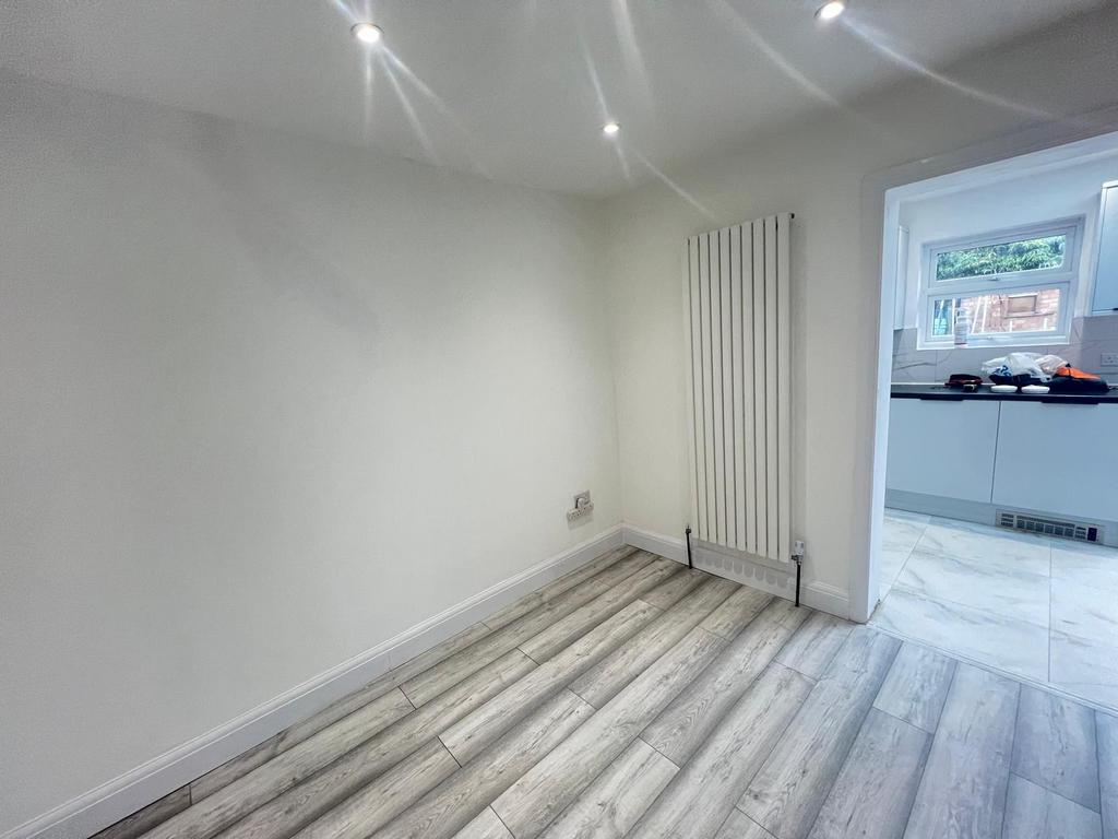 Scarsdale Road, Harrow HA2 4 bed terraced house - £2,700 pcm (£623 pw)