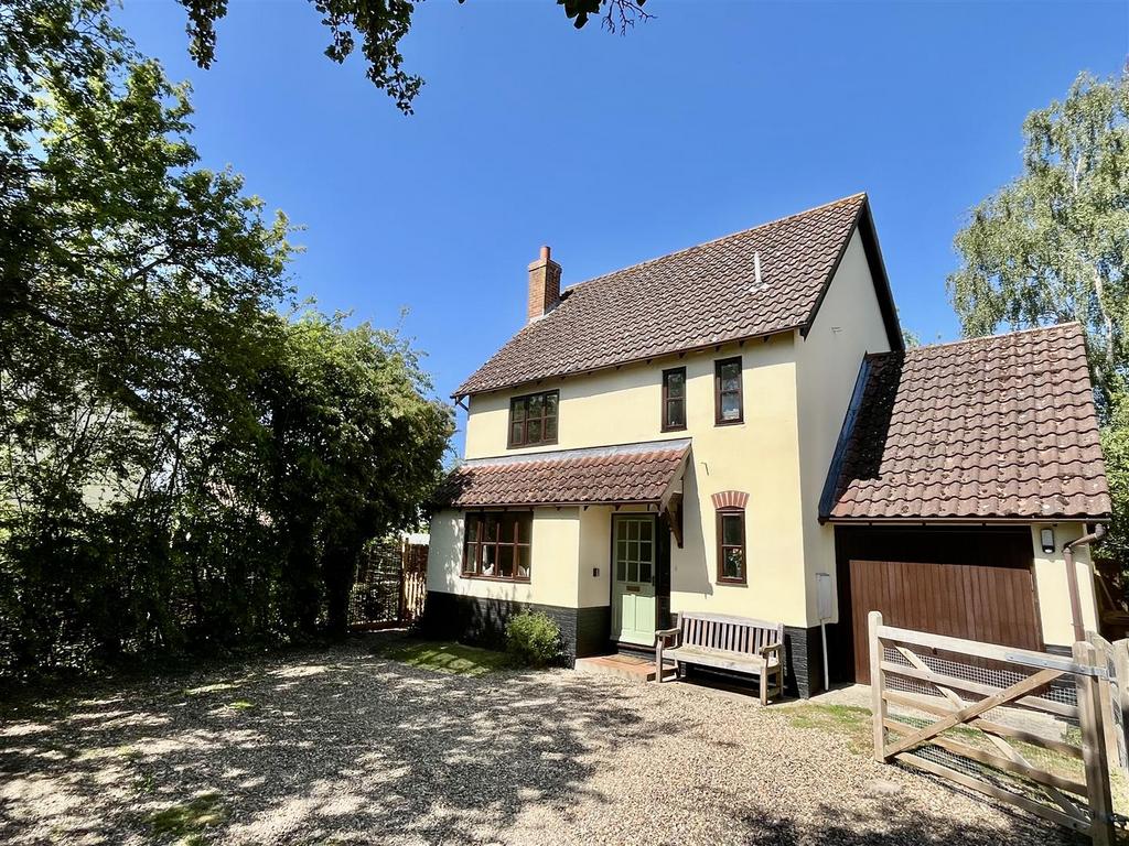 Syleham IP21 3 bed detached house - £325,000