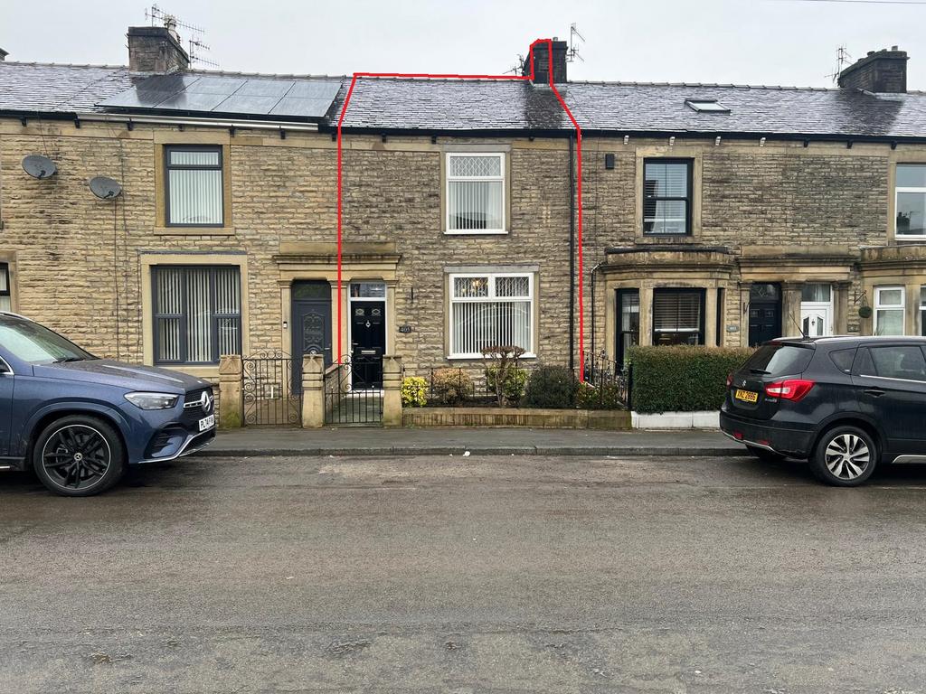 Blackburn Road, Oswaldtwistle BB5 3 bed terraced house - £695 pcm (£160 pw)