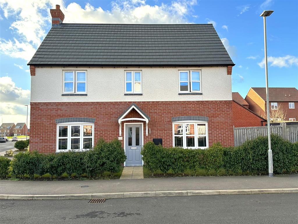 Spinners Way, Middlebeck, Newark 4 bed detached house - £300,000