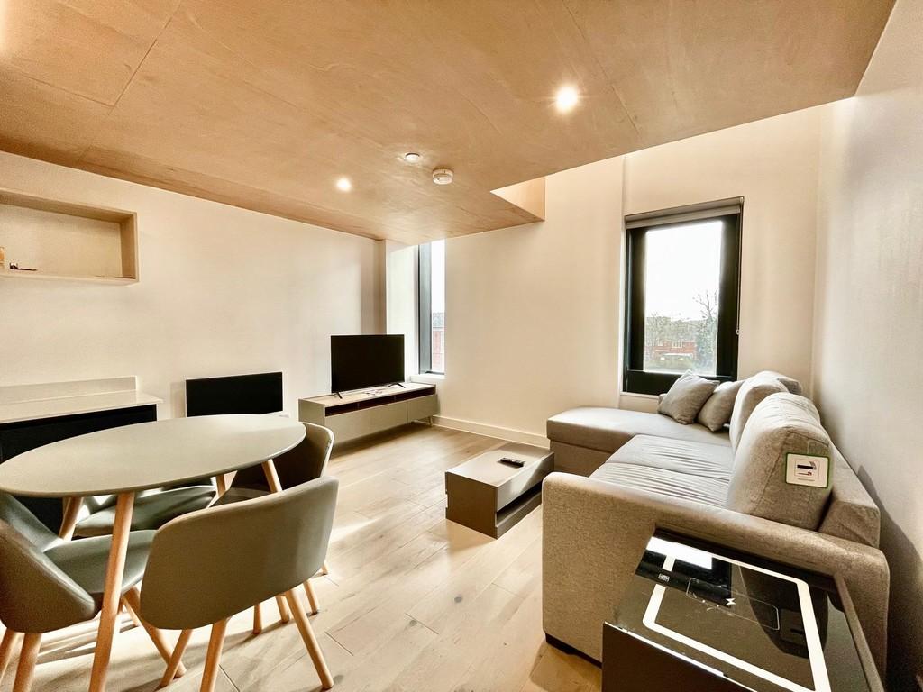 Sky Gardens, Spinners Way, M15 2 bed apartment - £1,200 pcm (£277 pw)