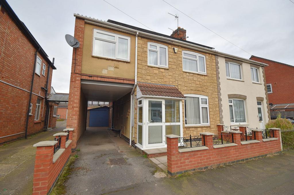 Waterloo Crescent, Wigston LE18 5 bed semi-detached house - £245,000