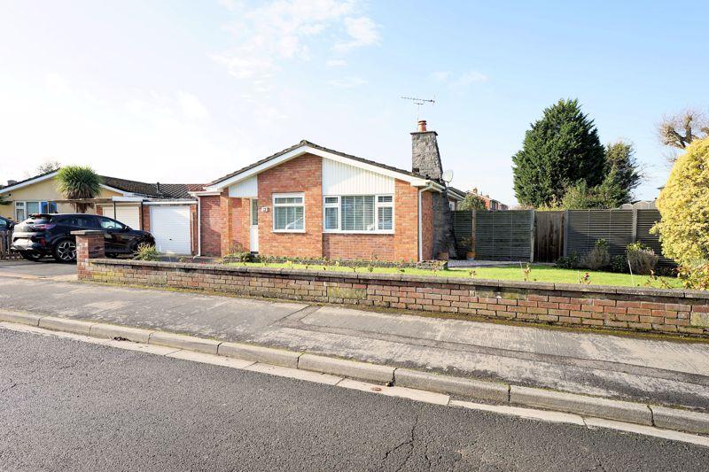 Hazelbury Road, Nailsea BS48 2 bed detached bungalow - £425,000