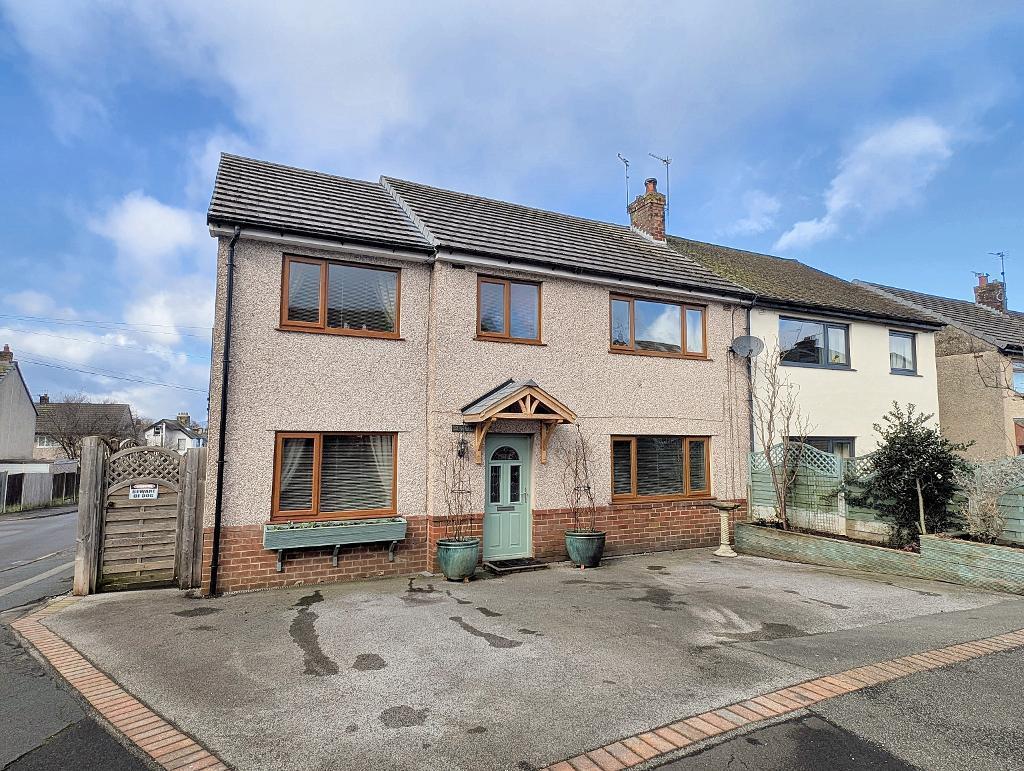 Mayfield Avenue, Clitheroe... 3 bed semi-detached house for sale - £305,000