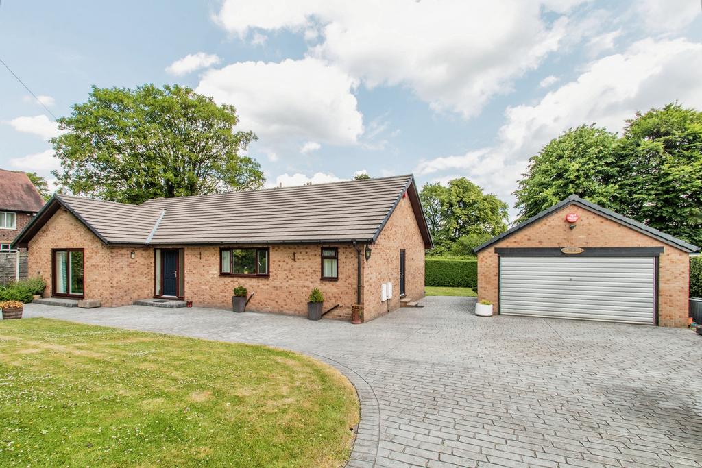Elland Road, Morley LS27 3 bed bungalow for sale - £499,950