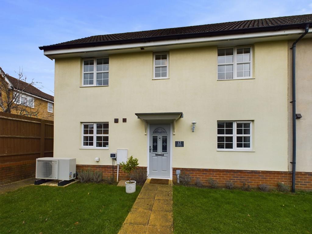 Robin Close, Stowmarket IP14 3 bed end of terrace house for sale - £265,000