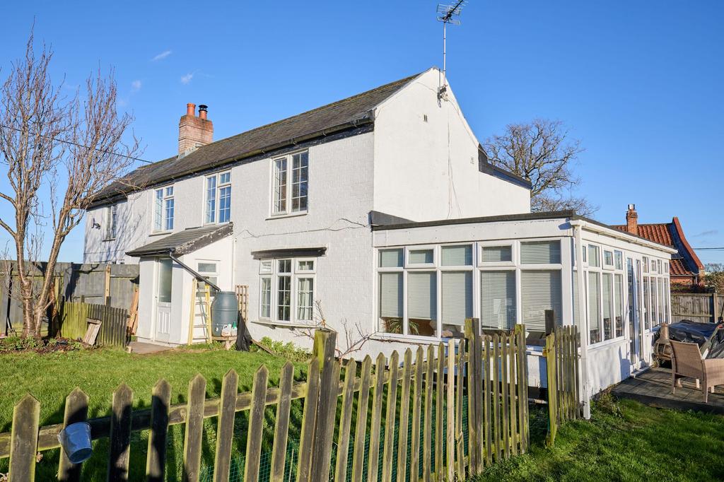 Post Office Road, Little Plumstead 5 bed cottage for sale - £525,000