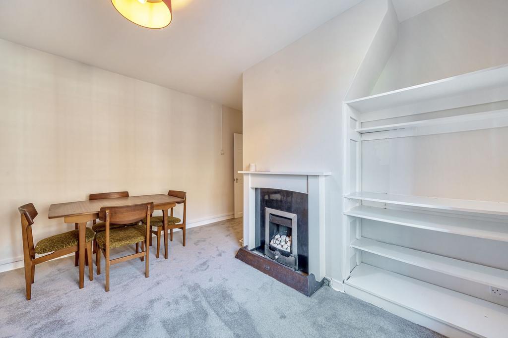 Lockwood House, Kennington Oval, SE11 3 bed flat - £2,850 pcm (£658 pw)