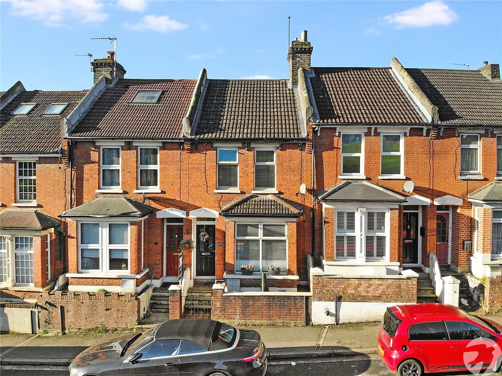 Cliffe Road, Strood, Kent, ME2 2 bed terraced house for sale - £280,000