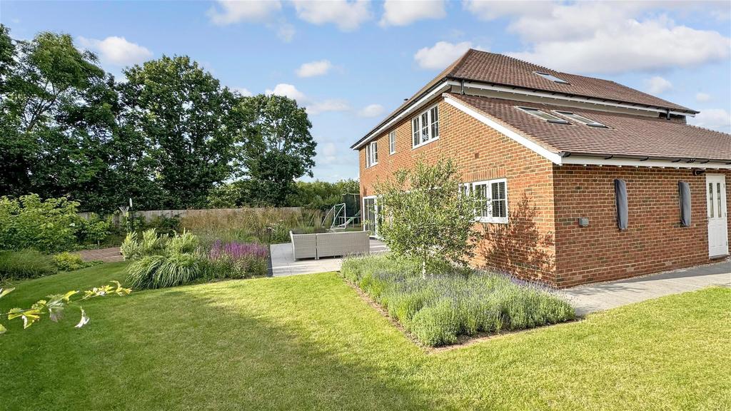 Woollen Way, Headcorn TN27 4 bed detached house - £495,000