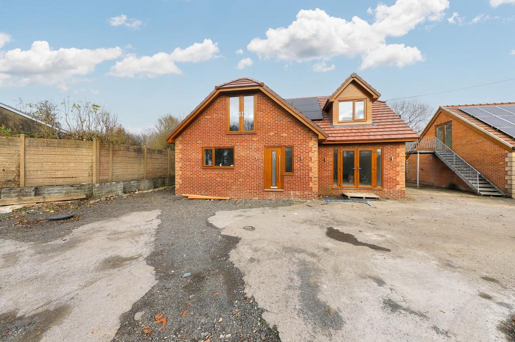 Incline Top, Merthyr Tydfil CF47 5 bed bungalow - £399,995