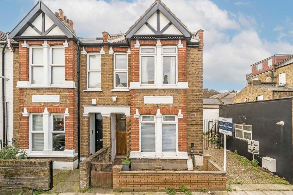 Jessamine Road, London W7 2 bed flat - £375,000