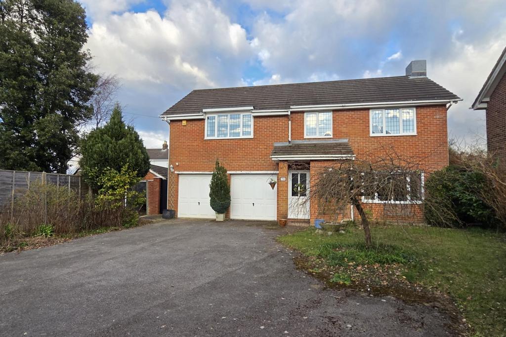 ABSHOT ROAD, TITCHFIELD COMMON. GUIDE... 4 bed detached house - £700,000