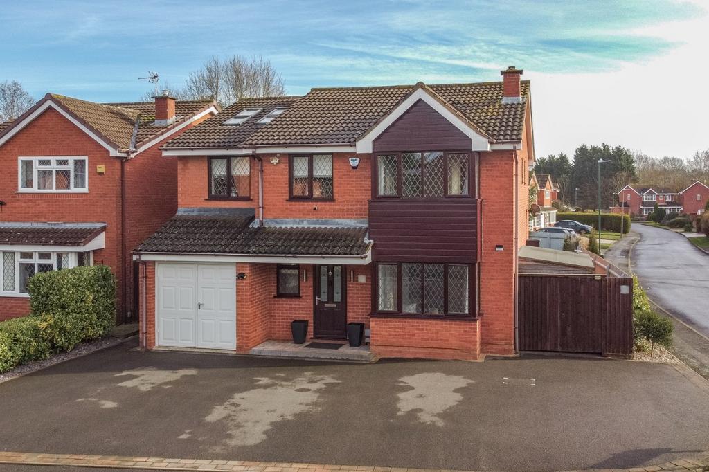 Charlesworth Avenue, Solihull B90 4 bed detached house - £725,000