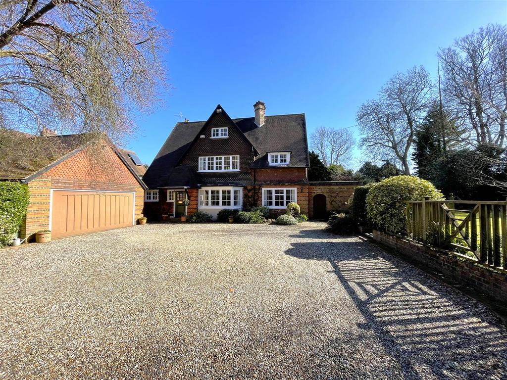 How Lane, Chipstead 6 bed detached house for sale - £1,750,000