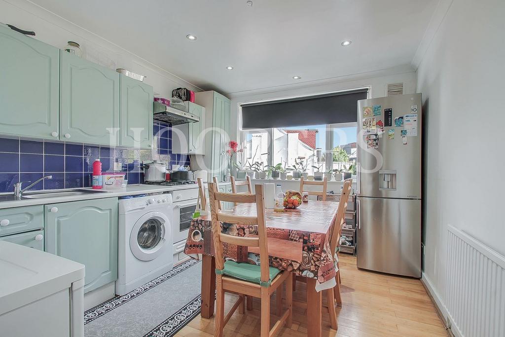 Neasden Lane, London, NW10 2 bed flat - £375,000
