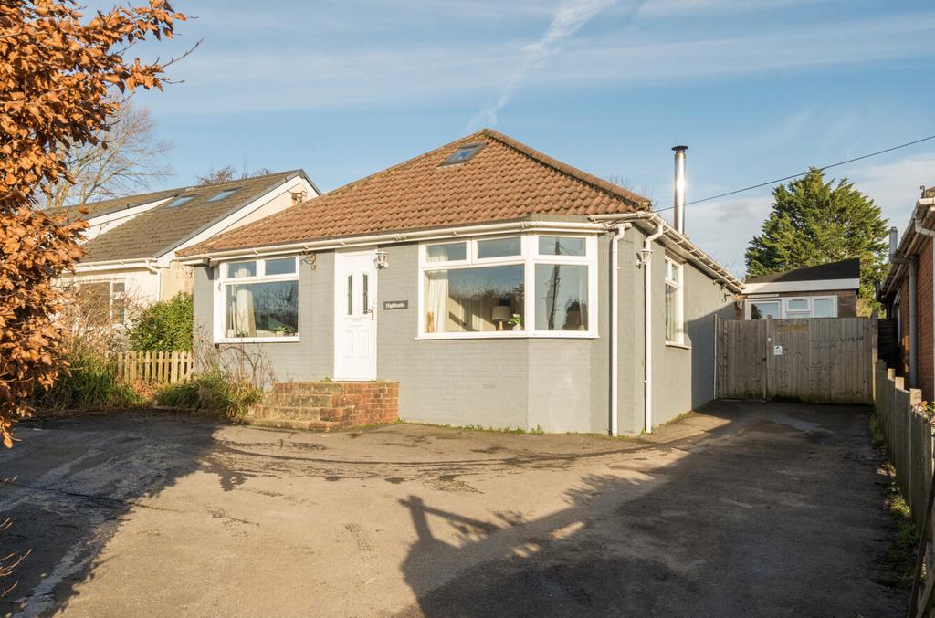 Wickham Road, Fareham, Hampshire, PO17 3 bed bungalow - £550,000