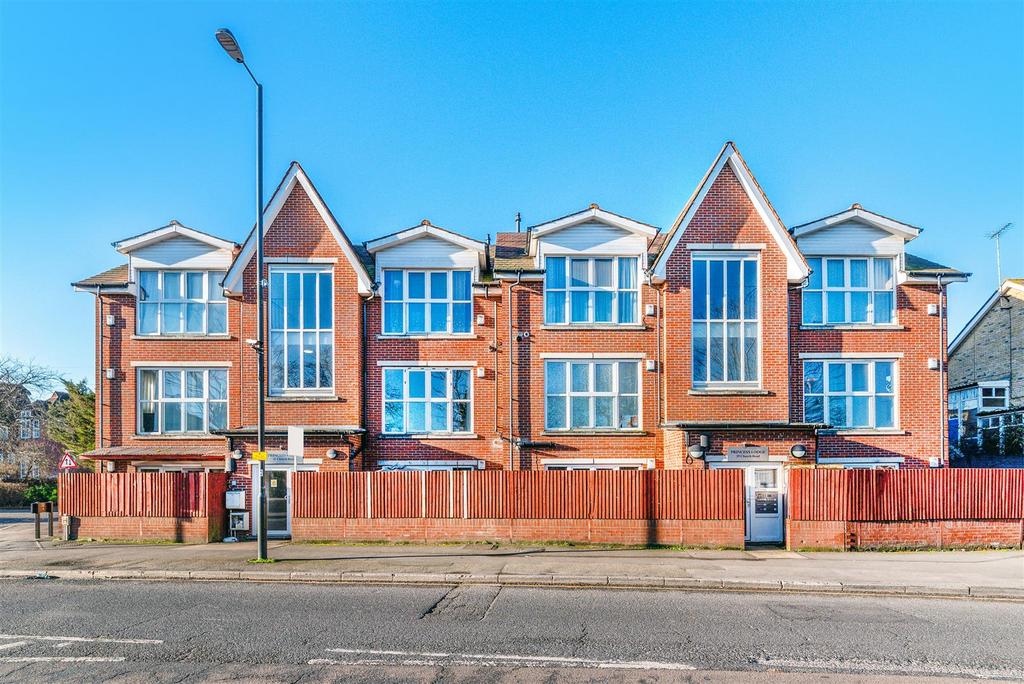 Church Road, Mitcham CR4 2 bed apartment for sale - £300,000