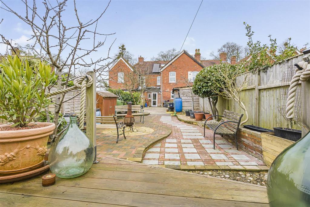 Nursteed Road, Devizes 3 bed terraced house - £385,000
