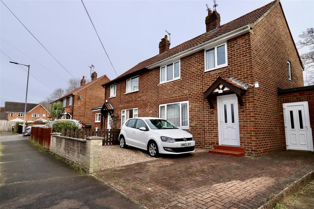 The Oval, Brough 3 bed semi-detached house for sale - £160,000