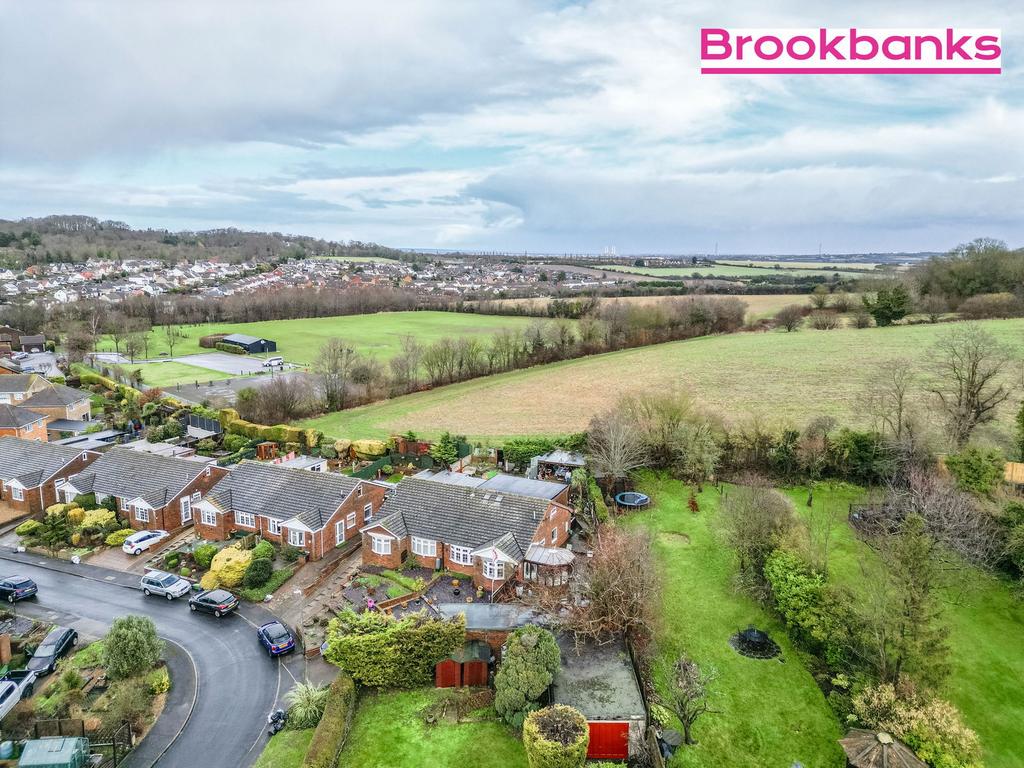 Millbro, Hextable, Swanley, Kent, BR8 3 bed semi-detached bungalow for ...