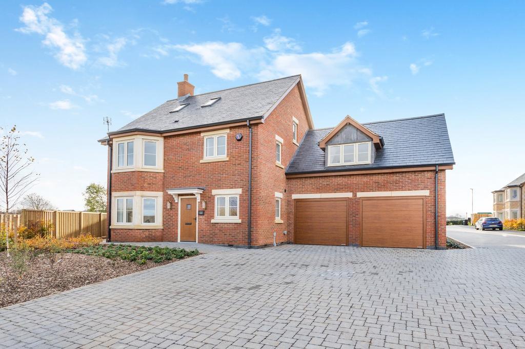 Exton House, Uppingham Place... 5 bed detached house - £950,000