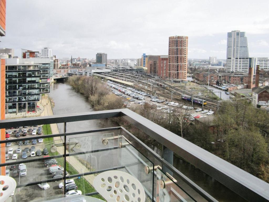 Riverside Way, Leeds, West Yorkshire... 2 bed flat - £1,050 pcm (£242 pw)