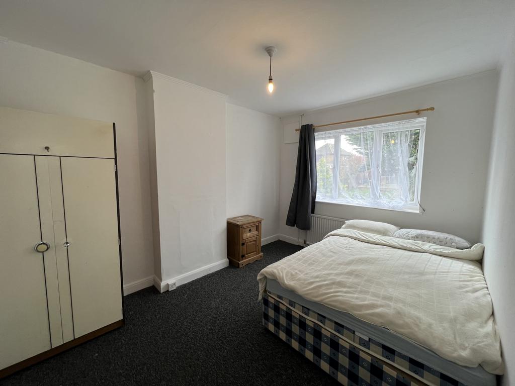 107 Farley Hill, Luton LU1 House share - £550 pcm (£127 pw)