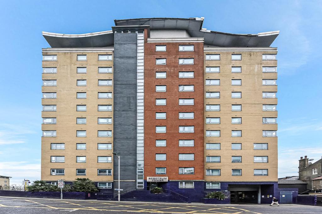 Spectrum Tower, Hainault Street, IG1 2 bed flat - £1,850 pcm (£427 pw)