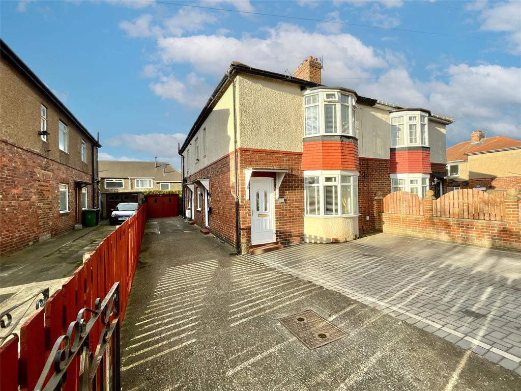 Stone Street, Windy Nook, Gateshead... 2 bed apartment - £105,000