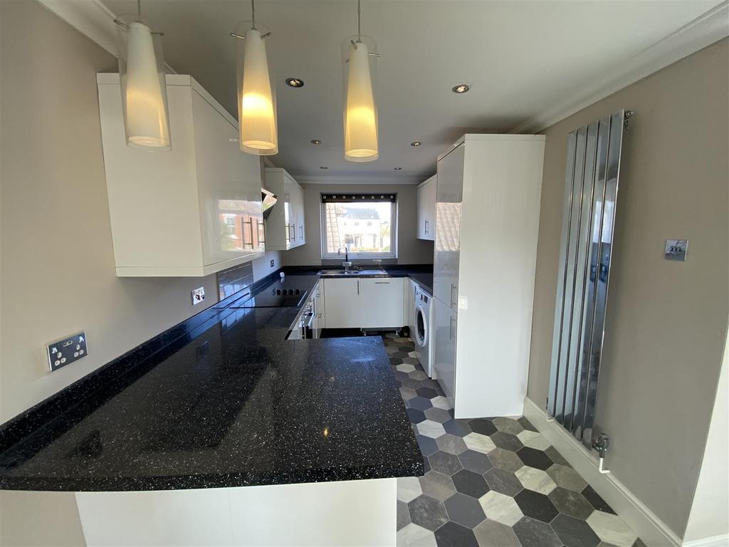 Bridge Court, Yarm TS15 9NY 2 bed flat - £700 pcm (£162 pw)