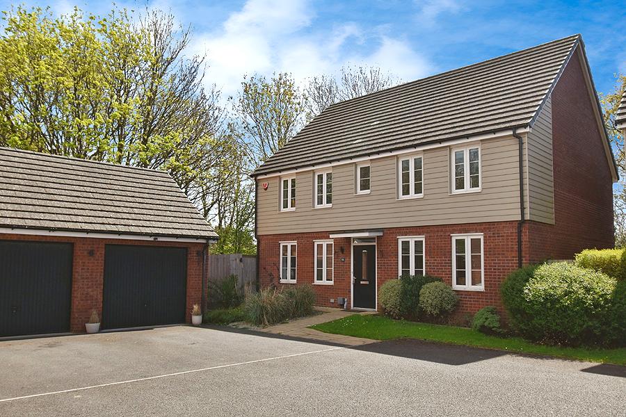 Mulligan Drive, Newcourt, Exeter, EX2 4 bed detached house for sale - £ ...