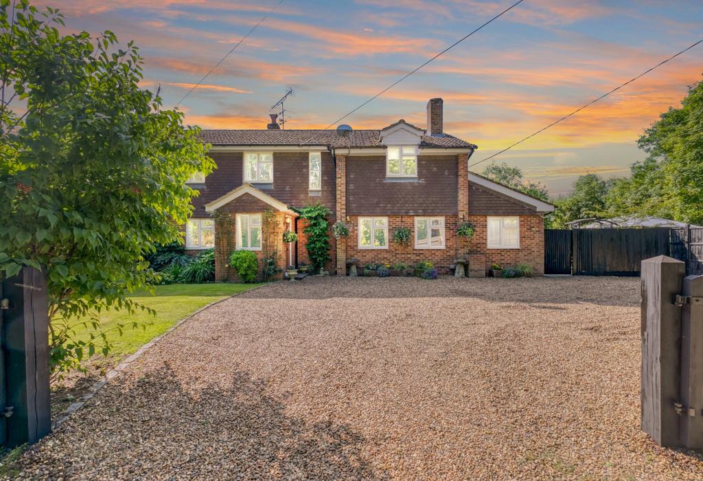 Sonning Eye, Reading, Berkshire 5 bed semi-detached house for sale - £ ...