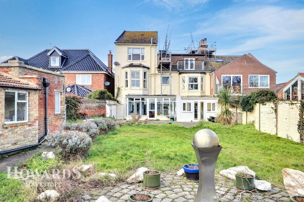 Pakefield Street, Pakefield 2 bed flat - £350,000
