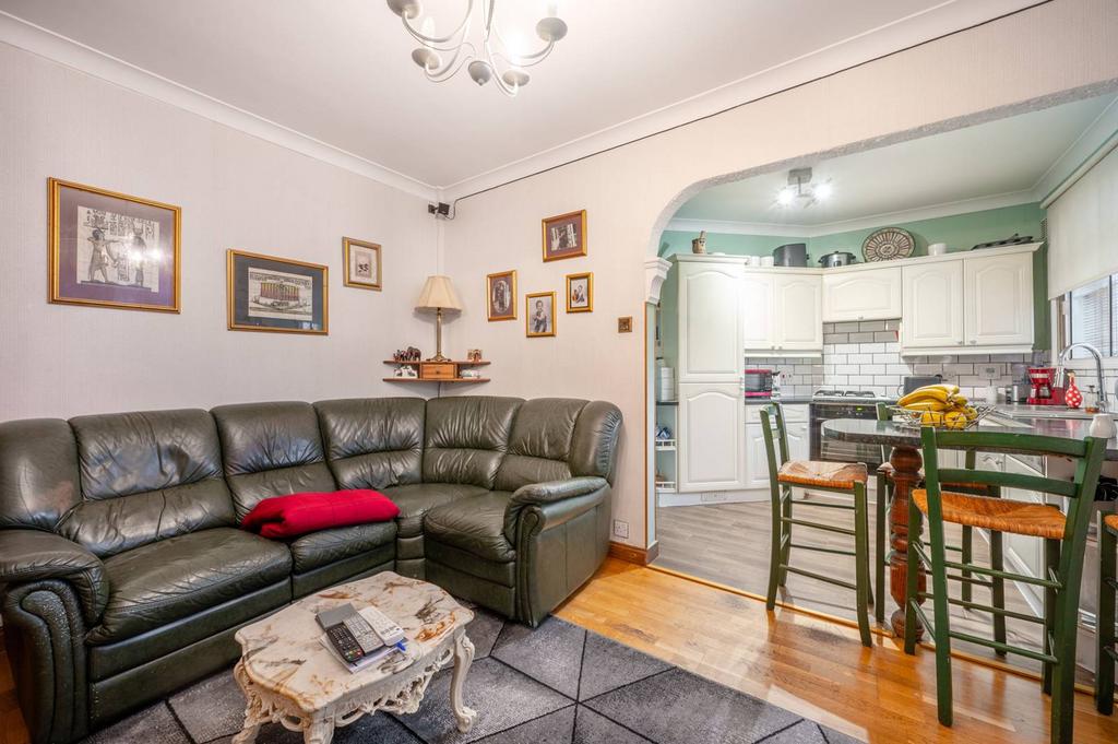 Neasden Lane, Neasden, London, NW10 2 bed flat for sale - £350,000