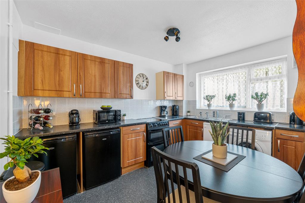 North Road, Reigate, Surrey, RH2 2 bed flat for sale - £275,000