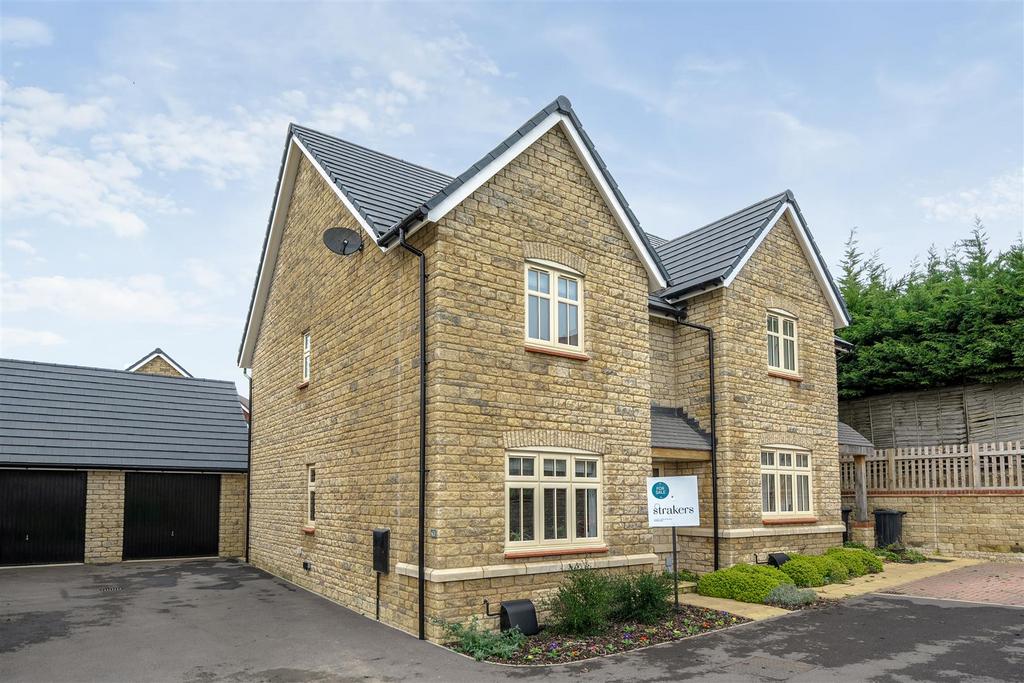 Threadneedle Street, Patterdown... 3 bed semi-detached house - £375,000