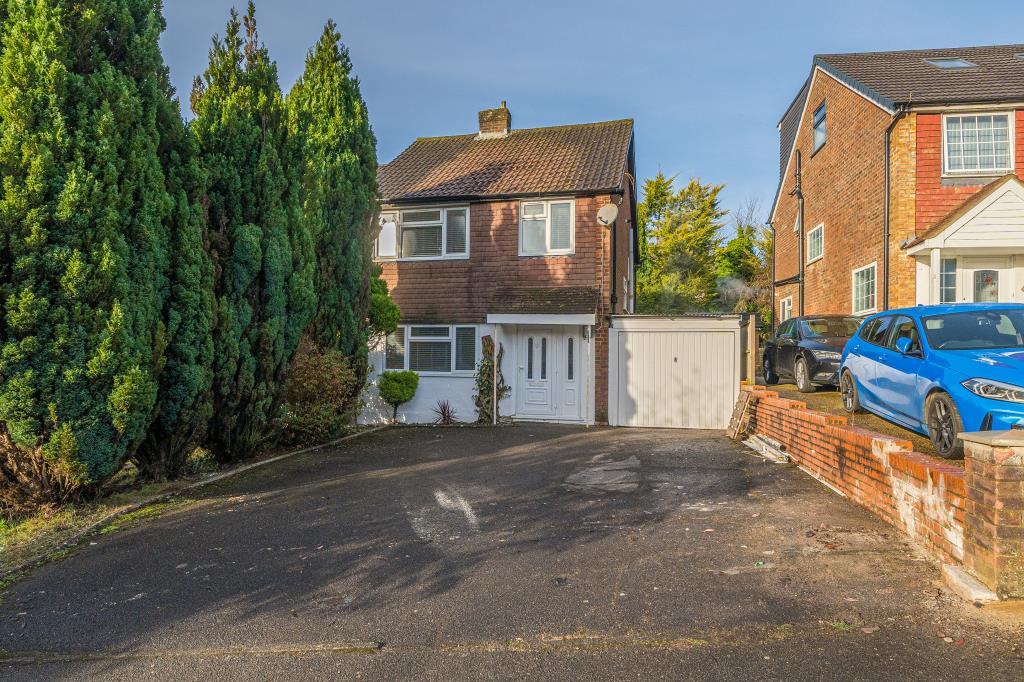 High Wycombe, Buckinghamshire, HP13 3 bed semi-detached house for sale ...