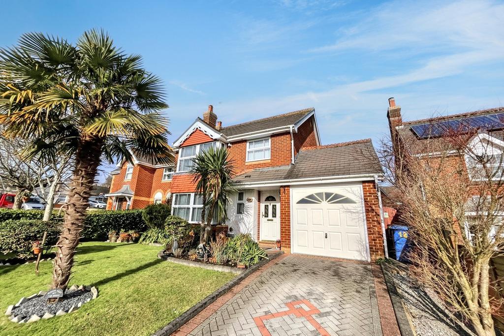 Broadstone 4 bed detached house for sale - £550,000