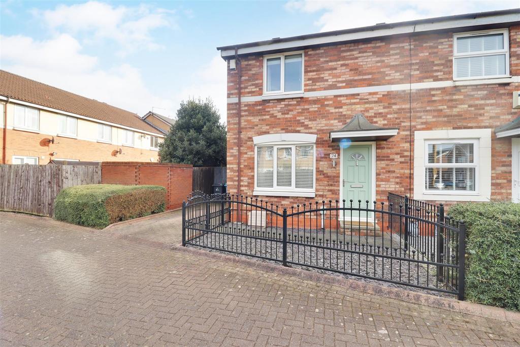 Lealholme Court, Howdale Road, Hull 3 bed end of terrace house - £160,000