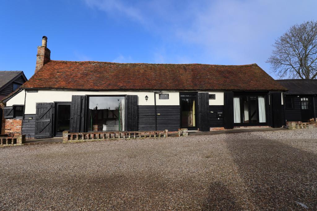 High Street, Stebbing, CM6 2 bed detached house - £1,400 pcm (£323 pw)