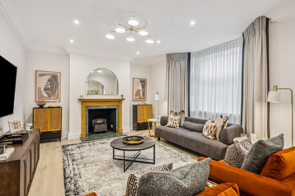 Chiltern Street, London, W1U 3 bed flat - £8,862 pcm (£2,045 pw)