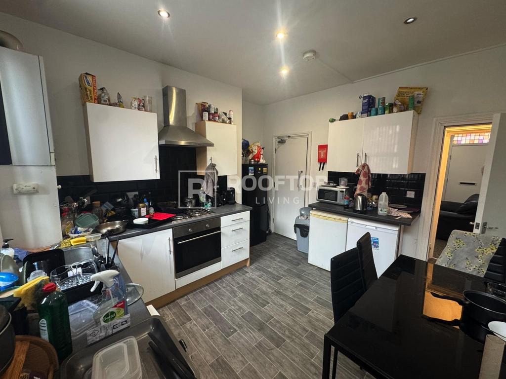 Welton Place, Leeds LS6 5 bed house to rent - £3,098 pcm (£715 pw)