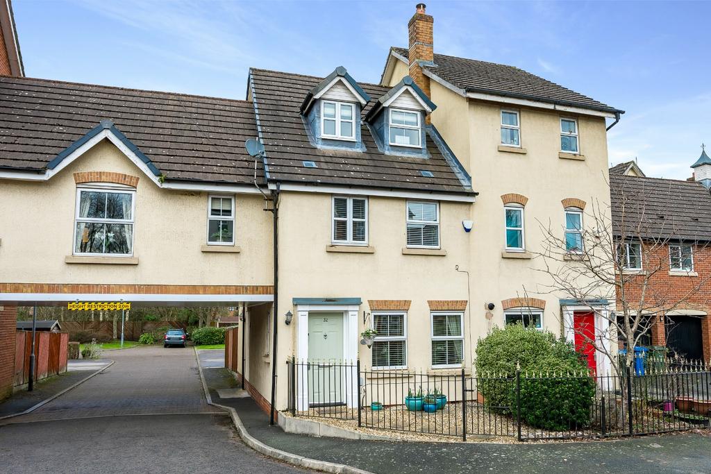 Millbrook Close, Warrington WA3 3 bed townhouse to rent - £1,200 pcm (£ ...