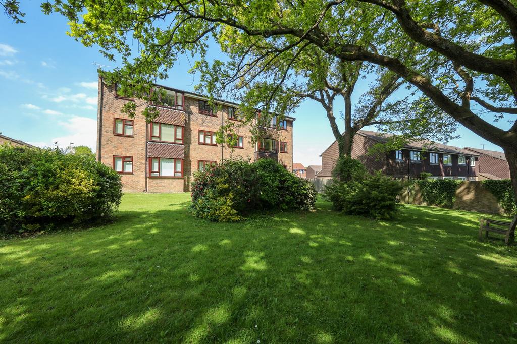 Kings Way, Scrase Lodge Kings Way, RH15 2 bed flat - £235,000